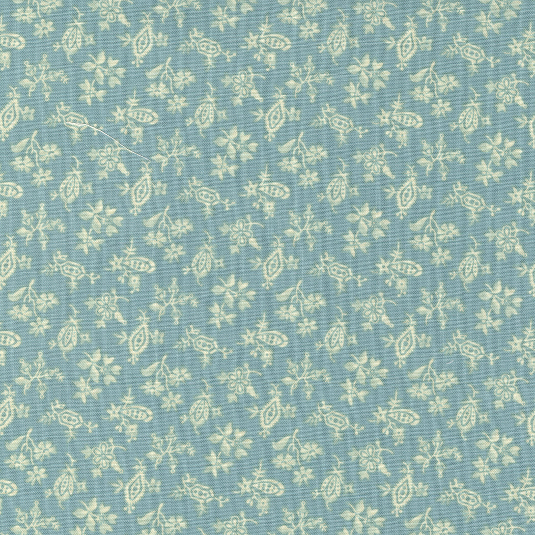 M31677 13 Locket in Robins Egg – Thread, Needlework & Patchwork